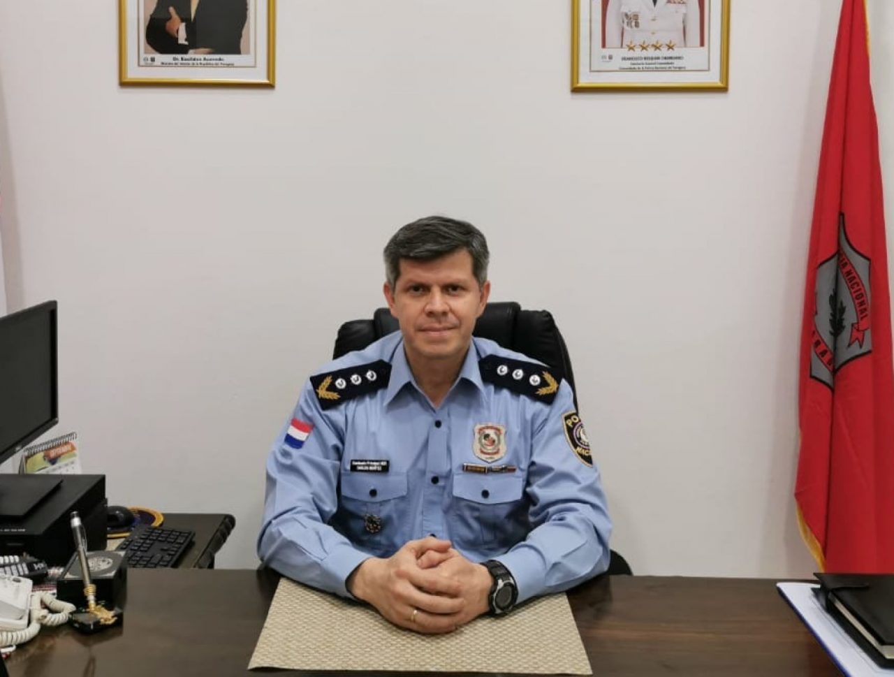 El nuevo comandante de la Policía Nacional será Carlos Benítez, según anunció Santiago Peña - trece