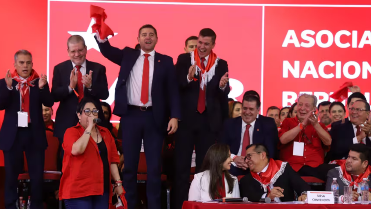 Patrick Kemper y Norma Aquino regresan a la ANR durante convención ...